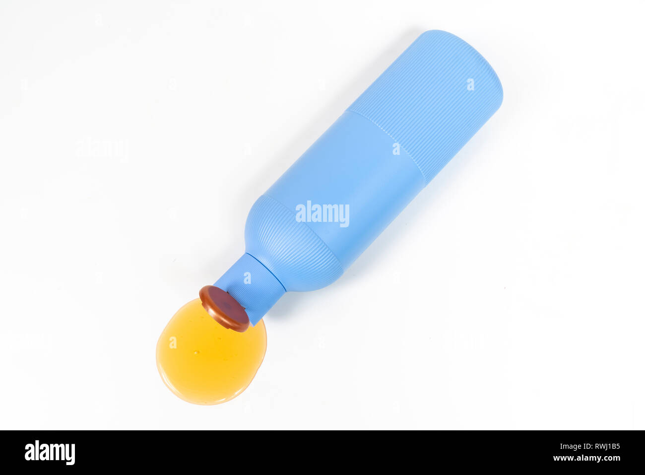 Full glass of water spilled hi-res stock photography and images - Alamy