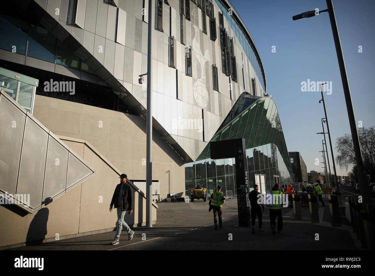 Tottenham hotspur stadium general view hi-res stock photography and ...