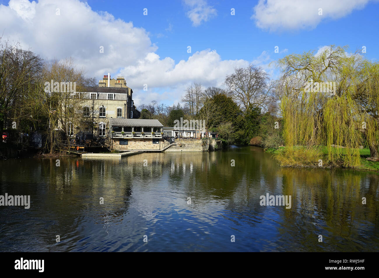 Mill pond hi-res stock photography and images - Alamy
