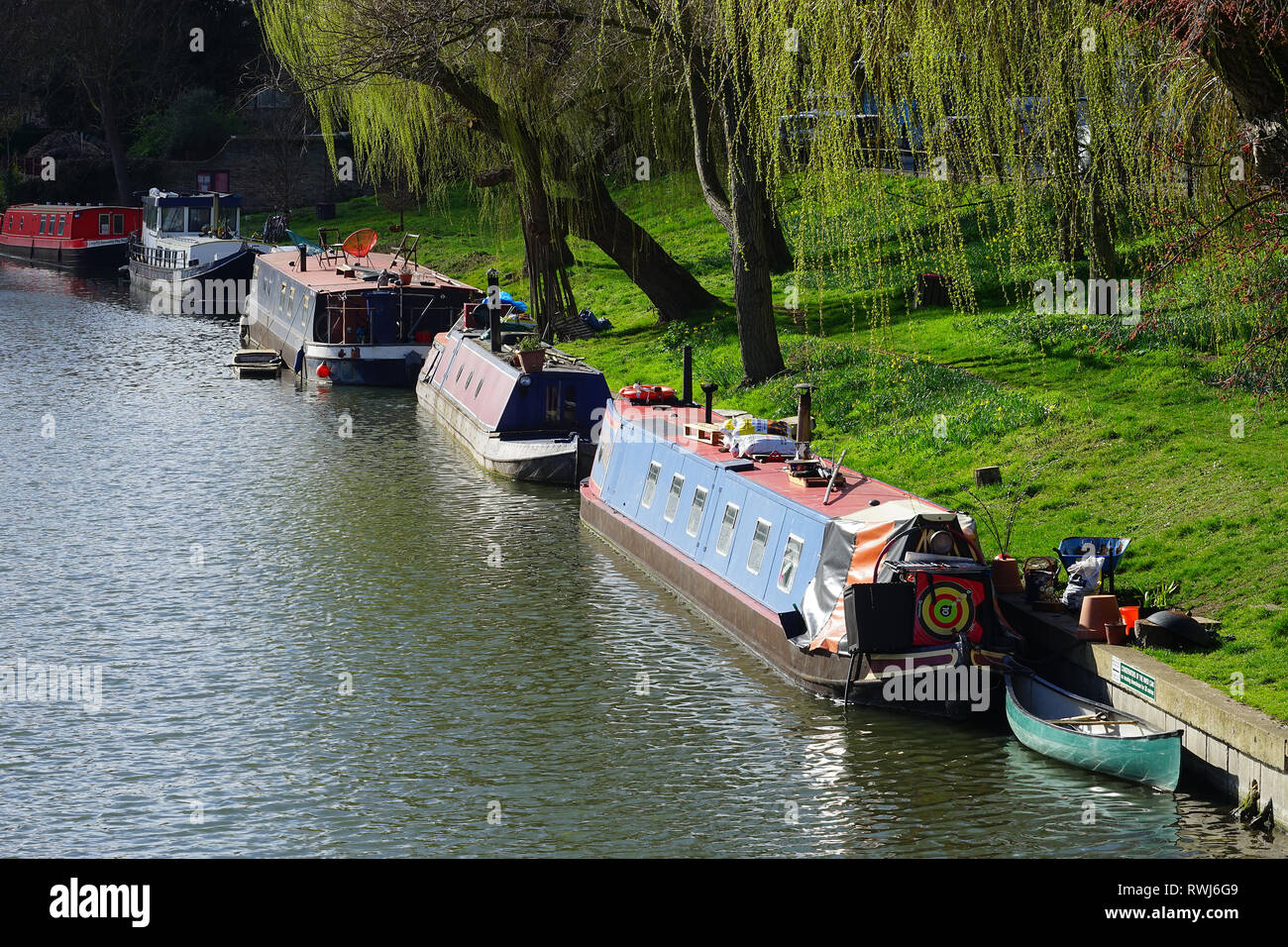 Narrow boats narrow boat hi-res stock photography and images - Alamy