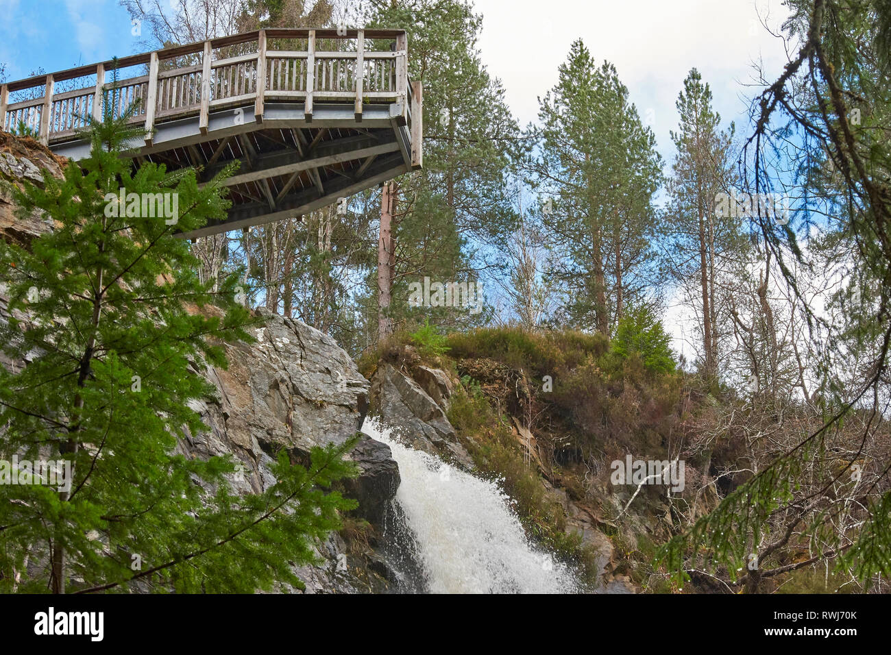 Cantilevered hi-res stock photography and images - Alamy