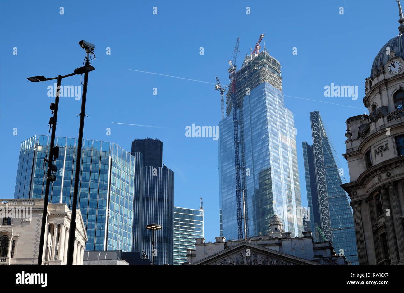 Skyscrapers in central london hi-res stock photography and images - Alamy