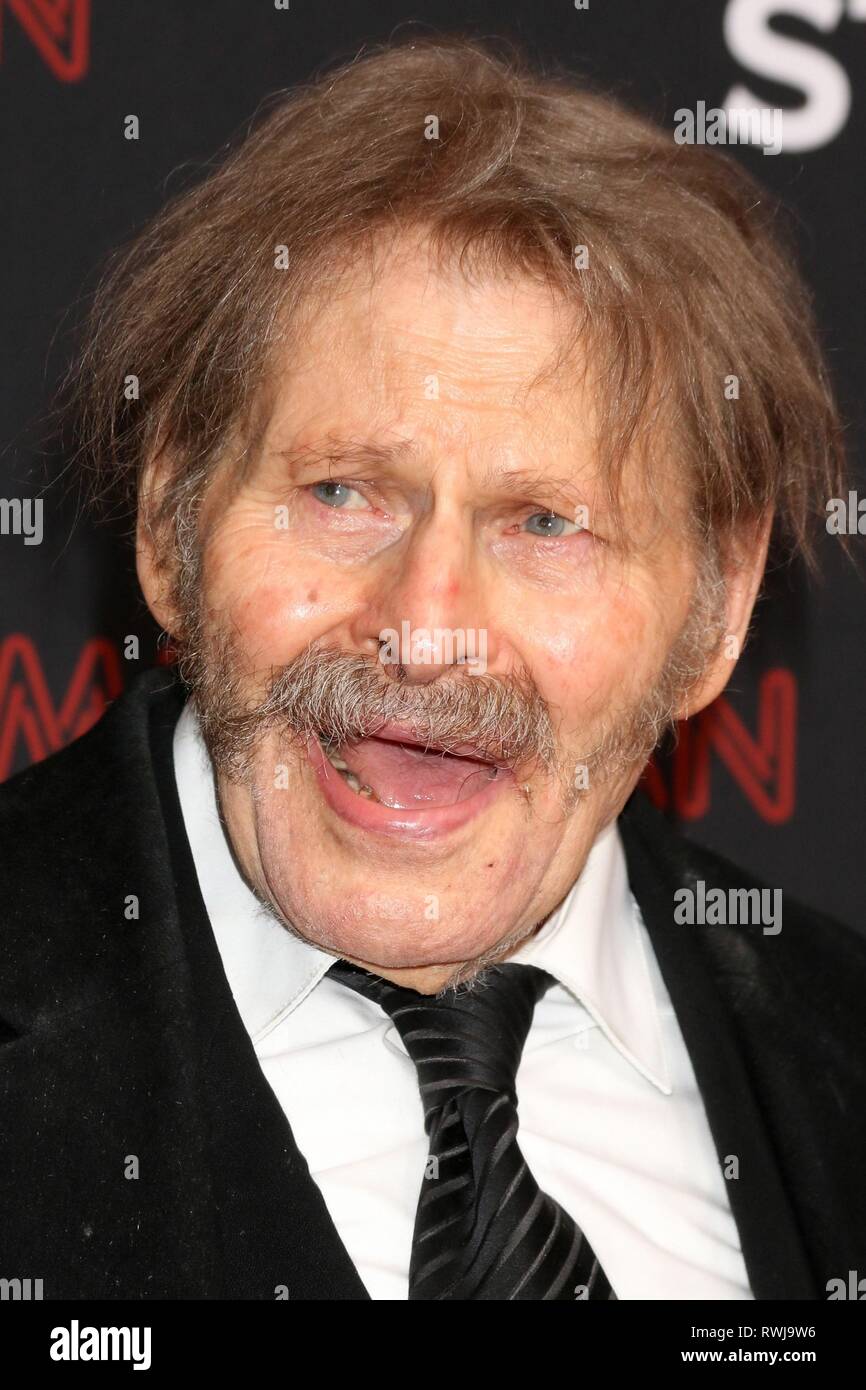 Bruce glover hi-res stock photography and images - Alamy