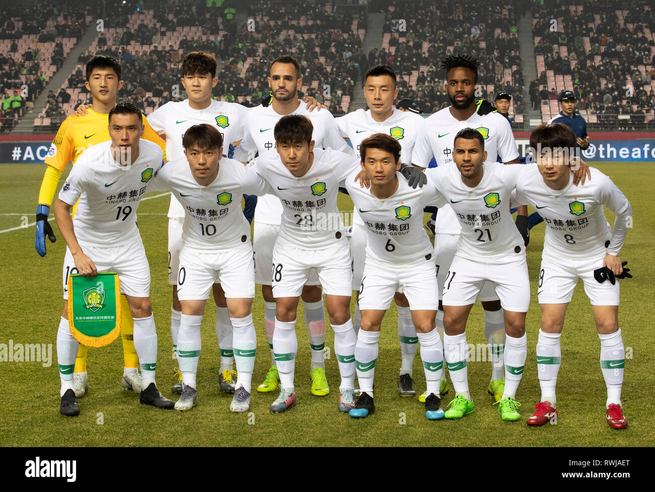(190306) -- JEONJU, March 6, 2019 (Xinhua) -- Players of Beijing FC ...