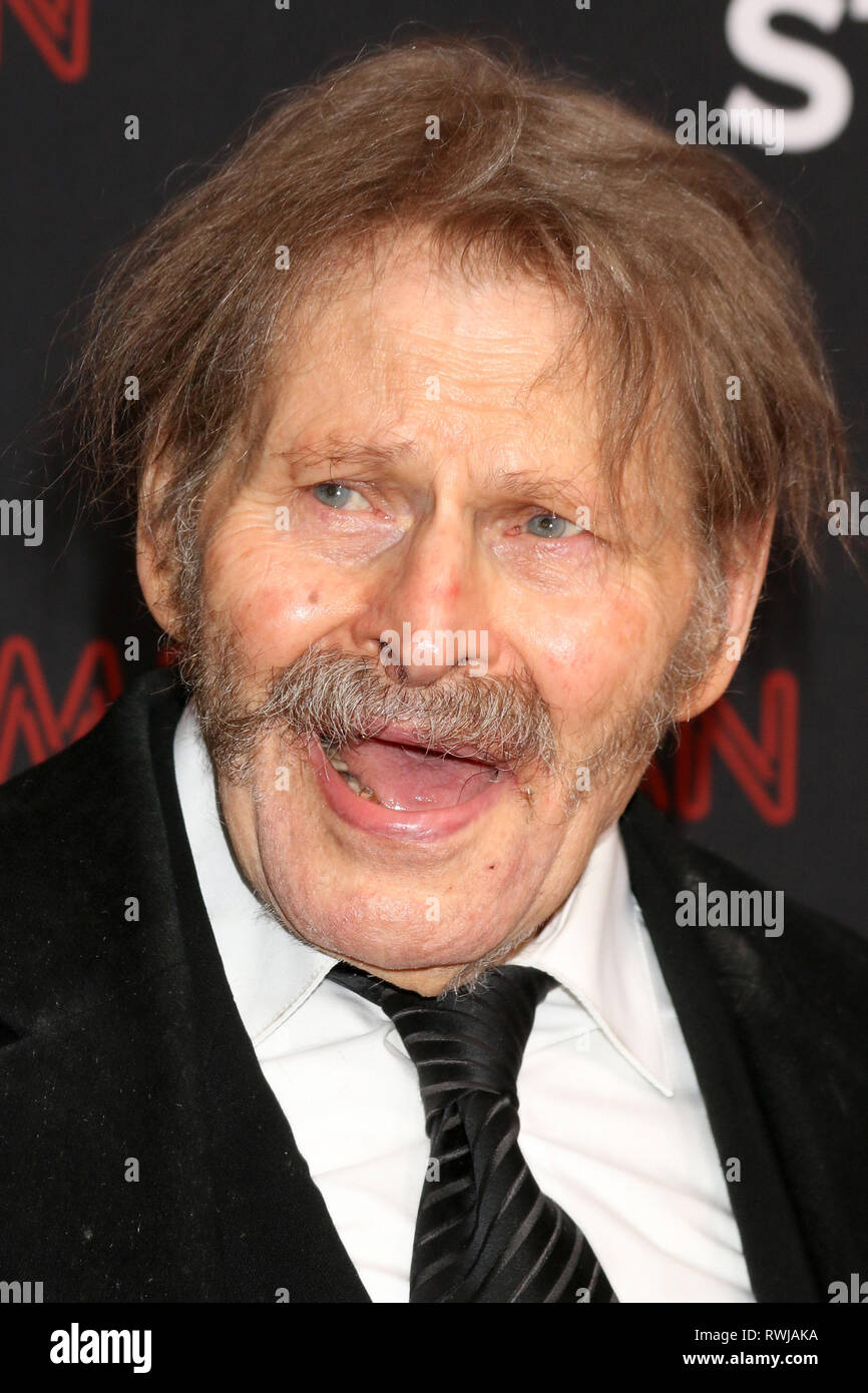 Bruce glover hi-res stock photography and images - Alamy