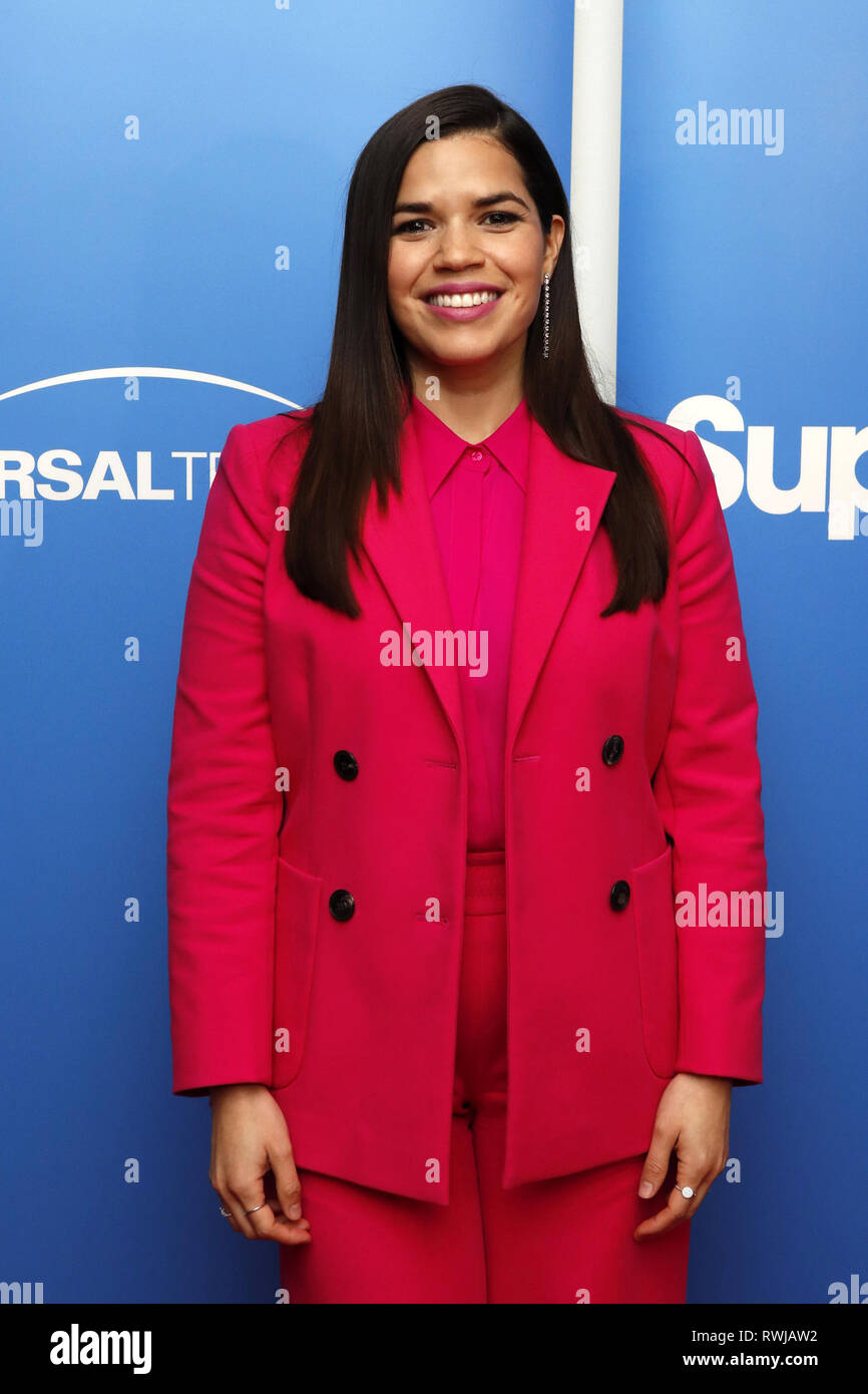 America ferrera superstore hi-res stock photography and images - Alamy