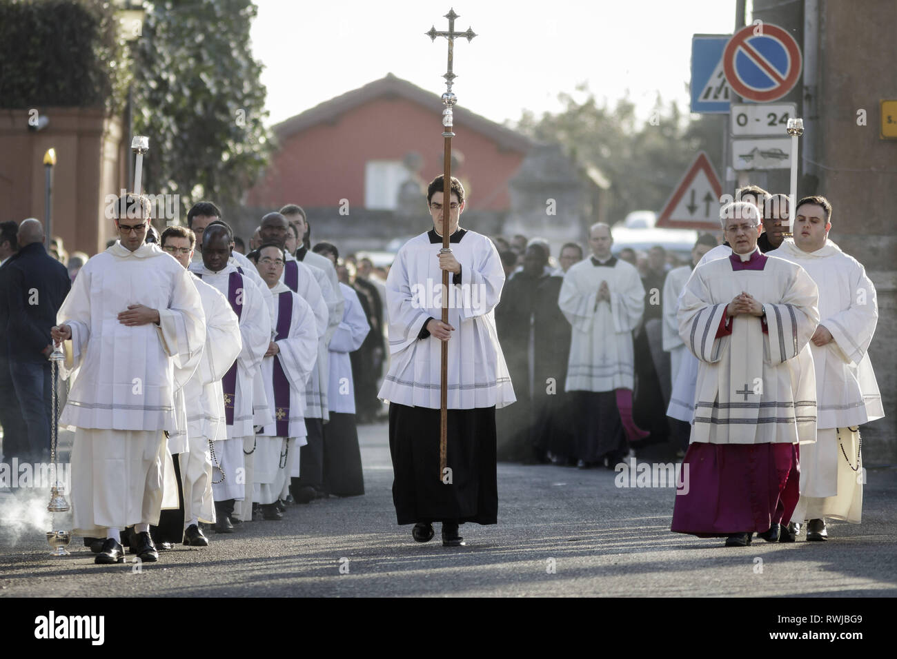 Priest lent hi-res stock photography and images - Alamy