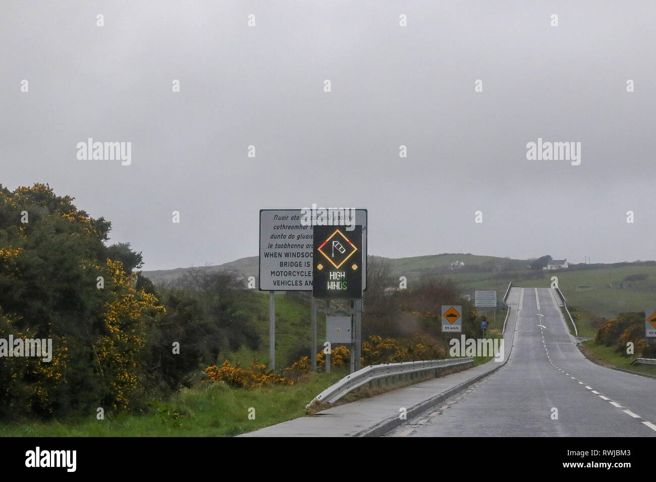 Electric winds warning sign hi-res stock photography and images - Alamy