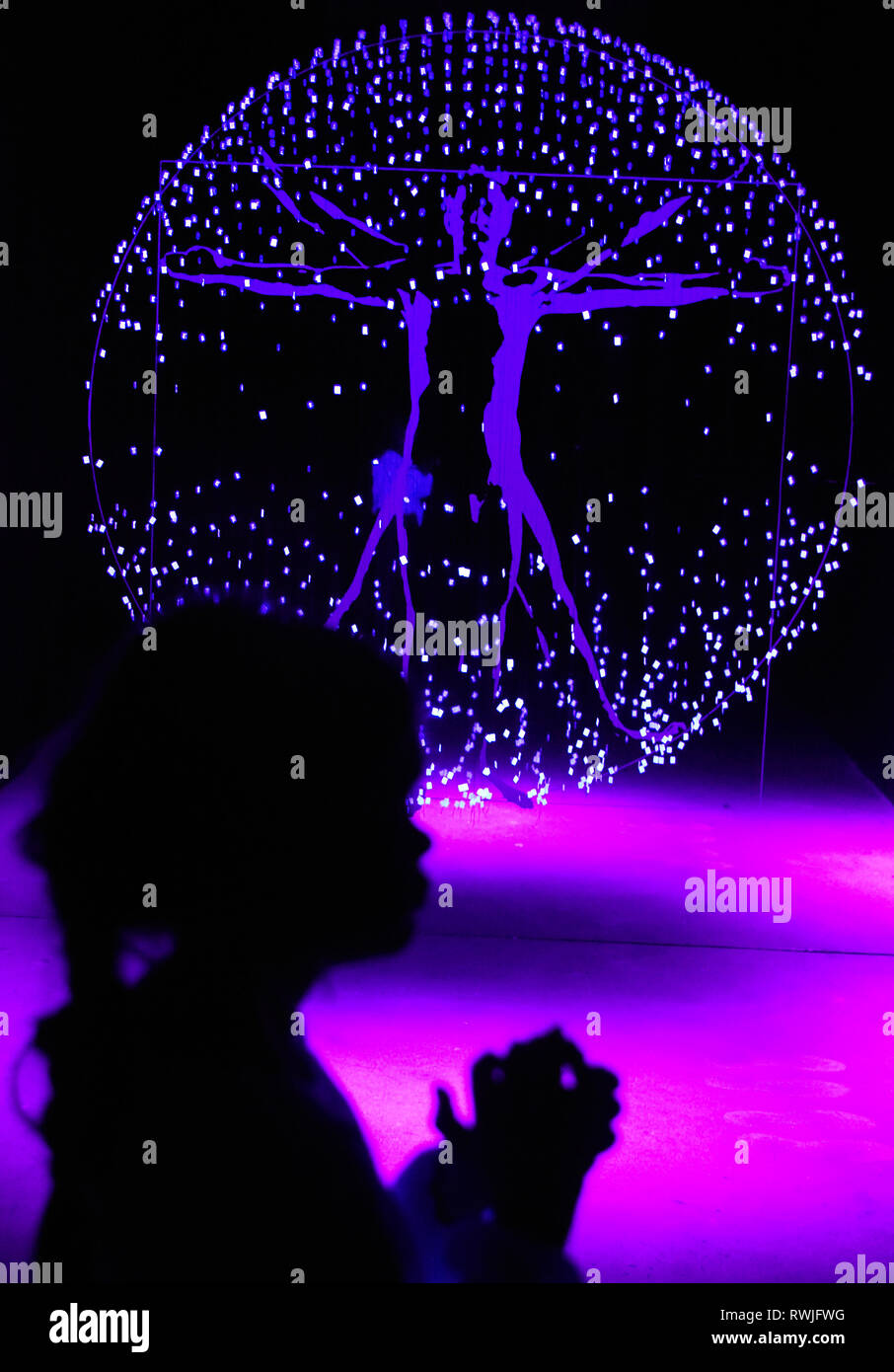 Spatial illusion hi-res stock photography and images - Alamy