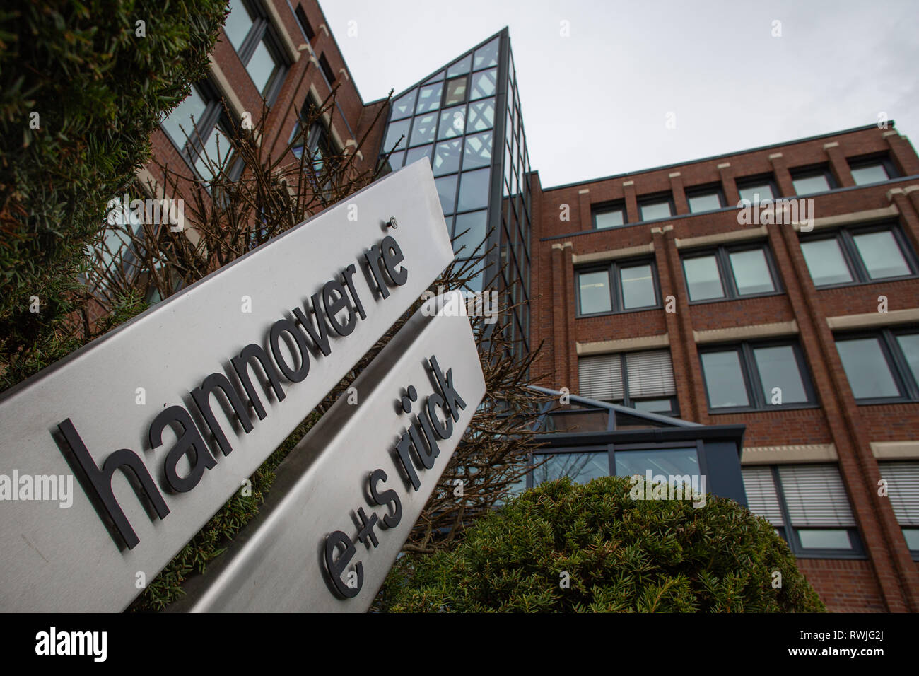 Hannover, Germany. 18th Feb, 2019. A sign of Hannover Re stands in ...