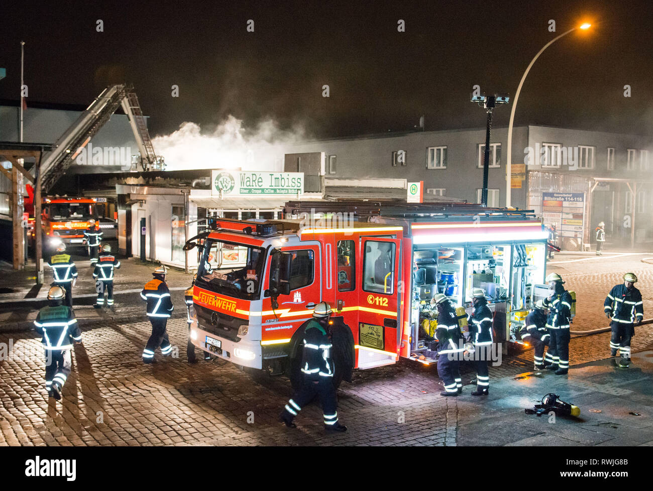 Hamburg, Germany. 07th Mar, 2019. Firefighters are deployed in the ...