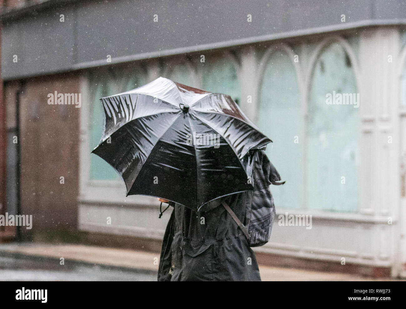 Blustery weather hi-res stock photography and images - Alamy