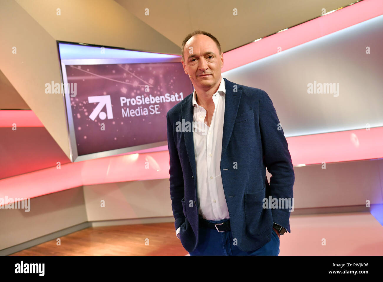Max CONZE (CEO, Chairman of the Management Board), in the TV studio ...