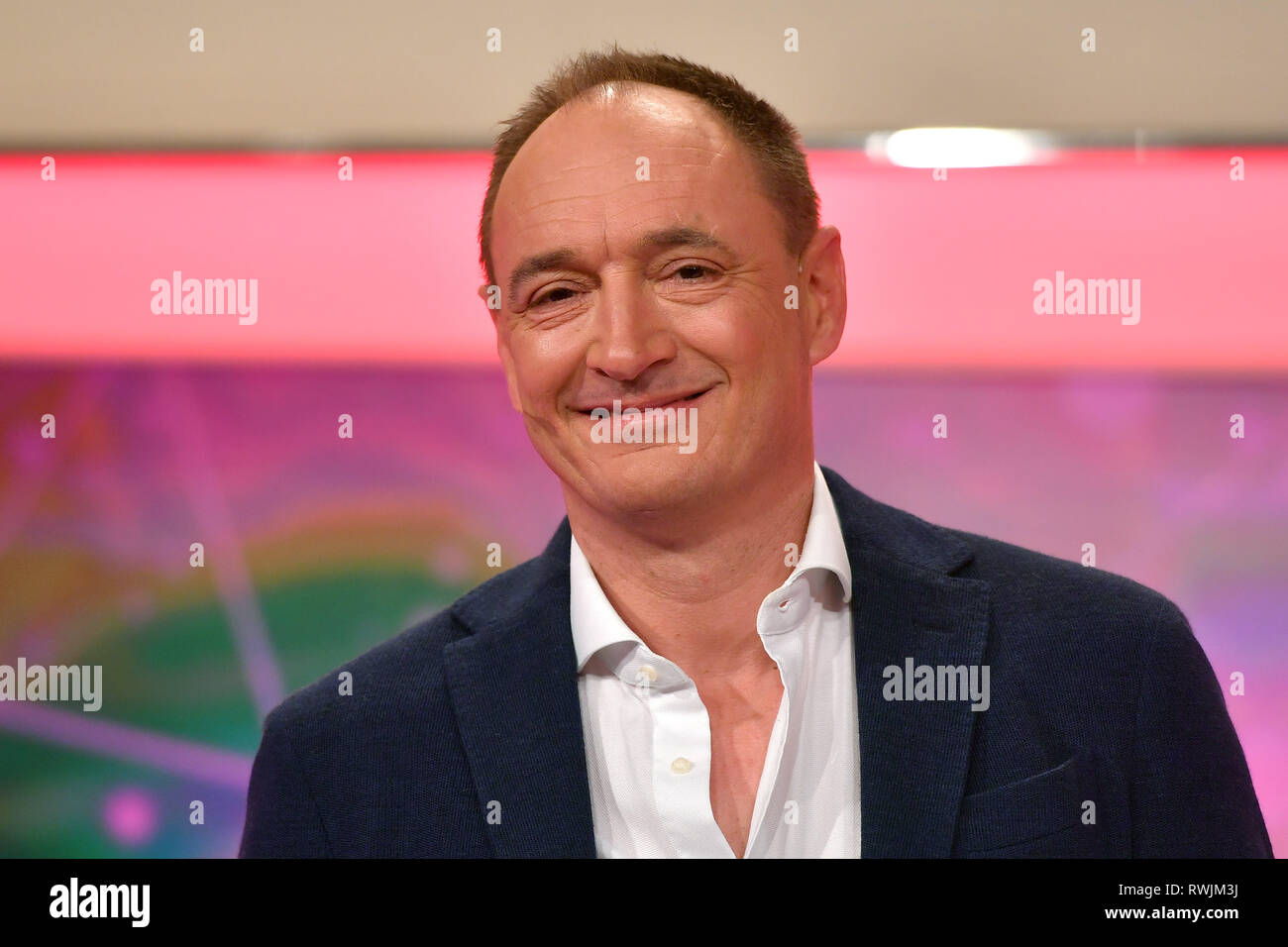 Max CONZE (CEO, Chairman of the Management Board), in the TV studio ...