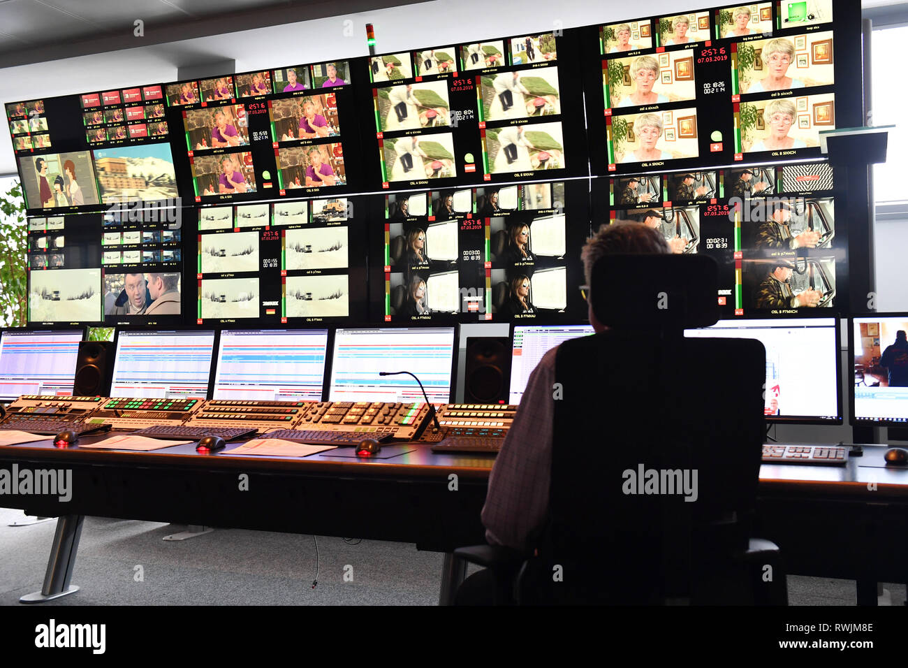 Vtrs hi-res stock photography and images - Alamy