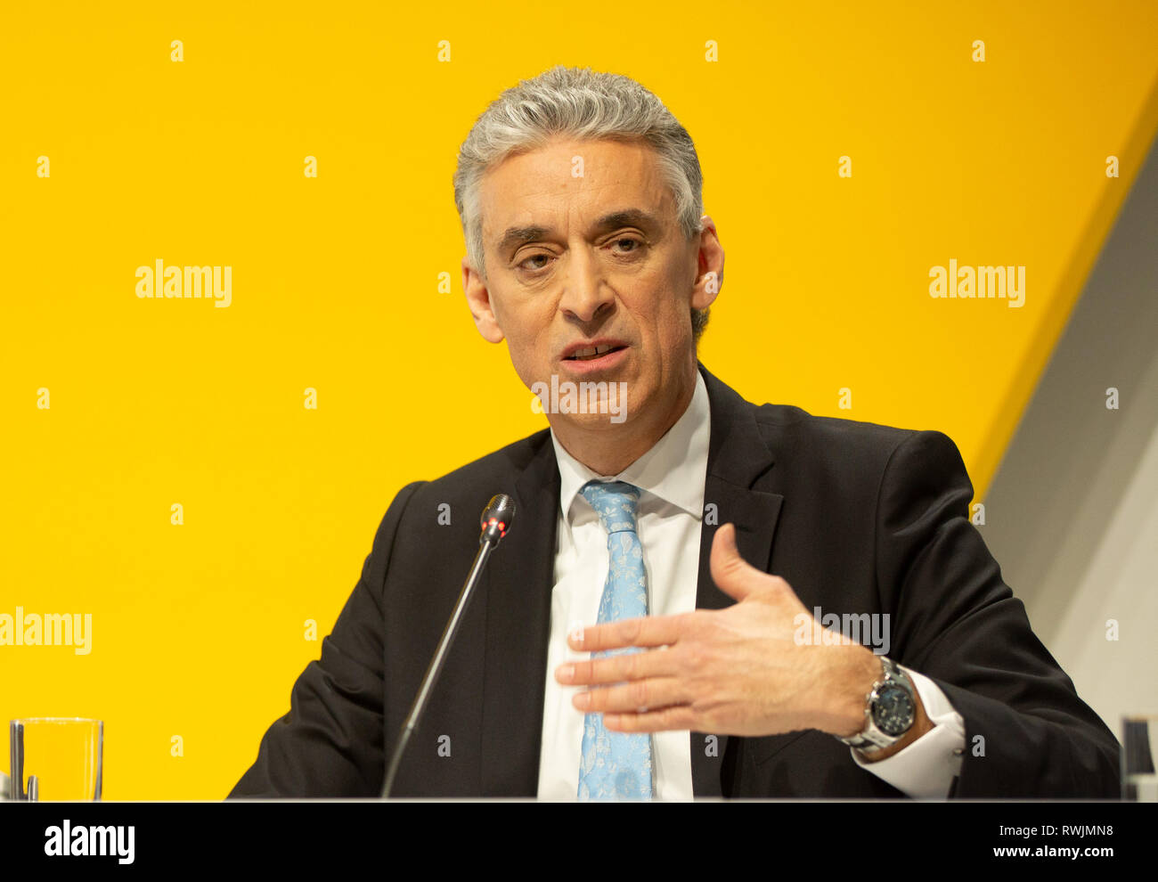Ceo dhl express hi-res stock photography and images - Alamy