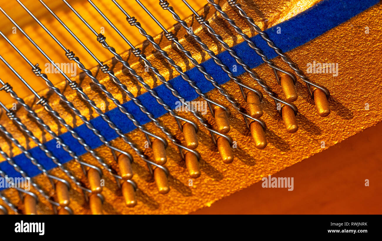 Piano strings hi-res stock photography and images - Alamy