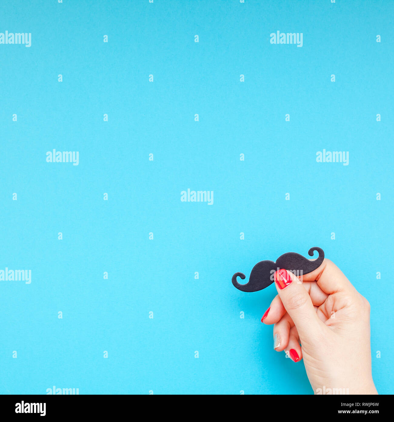 Creative square flatlay top view retro black paper photo booth props ...