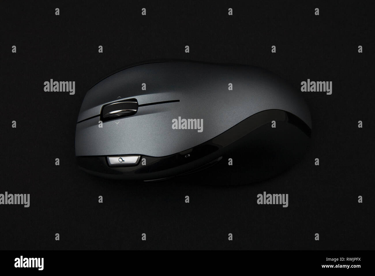 cordless computer mouse on very dark background Stock Photo - Alamy