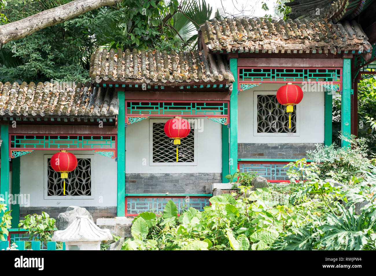 Chinese lantern decorations in Vintage Historical Chinese House ...