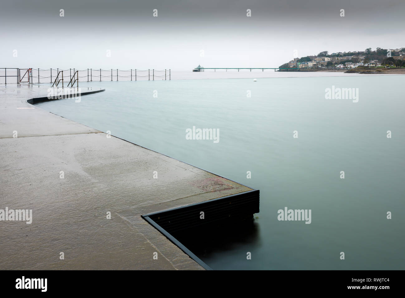 Clevedon pier marine lake hi-res stock photography and images - Alamy