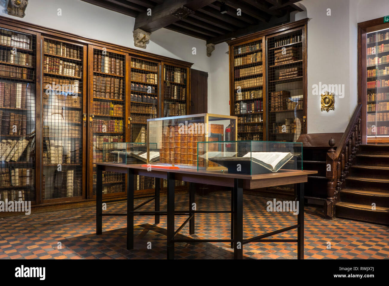 Multilingual bible hi-res stock photography and images - Alamy