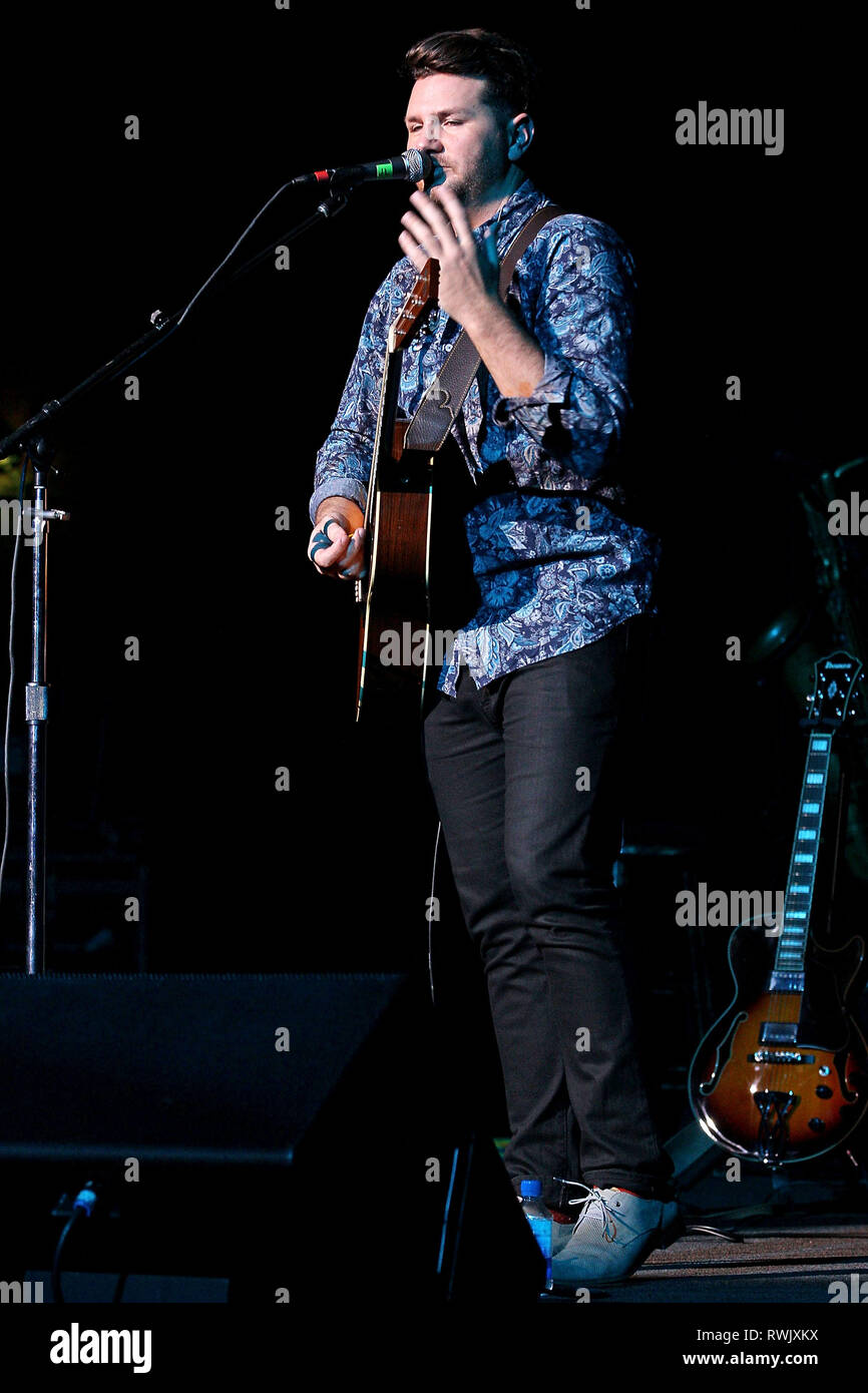 Kingston, USA. 17 Apr, 2016. Jeff LeBlanc, opens up for Boz Scaggs at ...