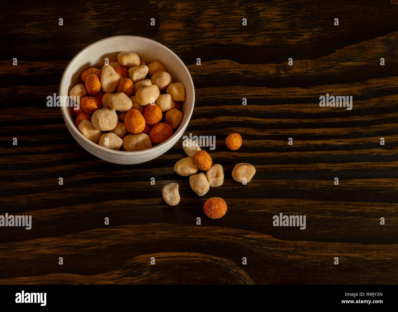 Crispy crunchy peanut snack. Crunchy skin peanuts Stock Photo - Alamy