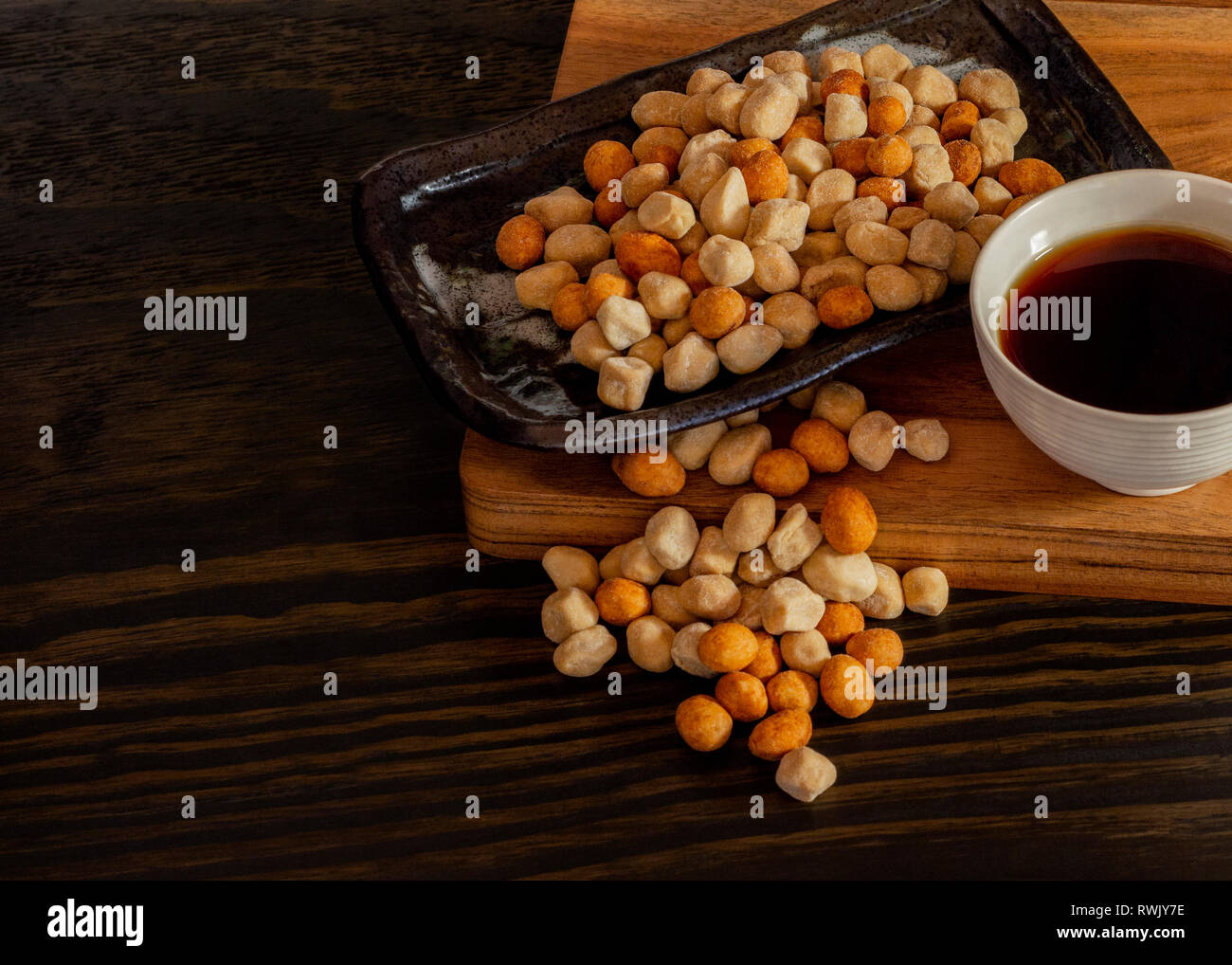 Crispy crunchy peanut snack. Crunchy skin peanuts Stock Photo - Alamy