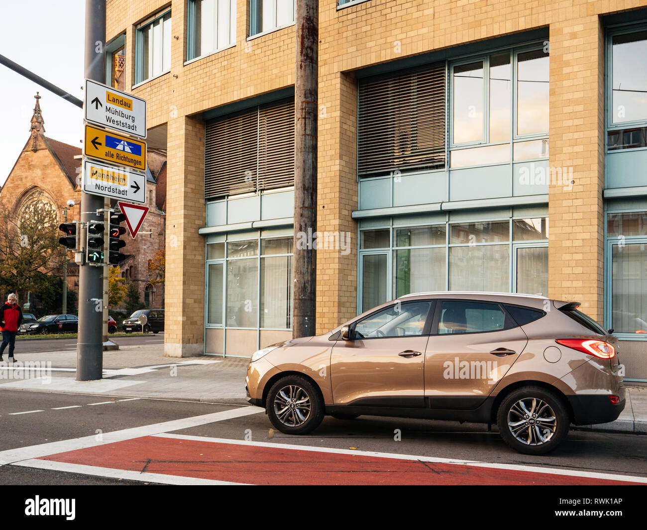 Hyundai suv 4x4 hi-res stock photography and images - Alamy