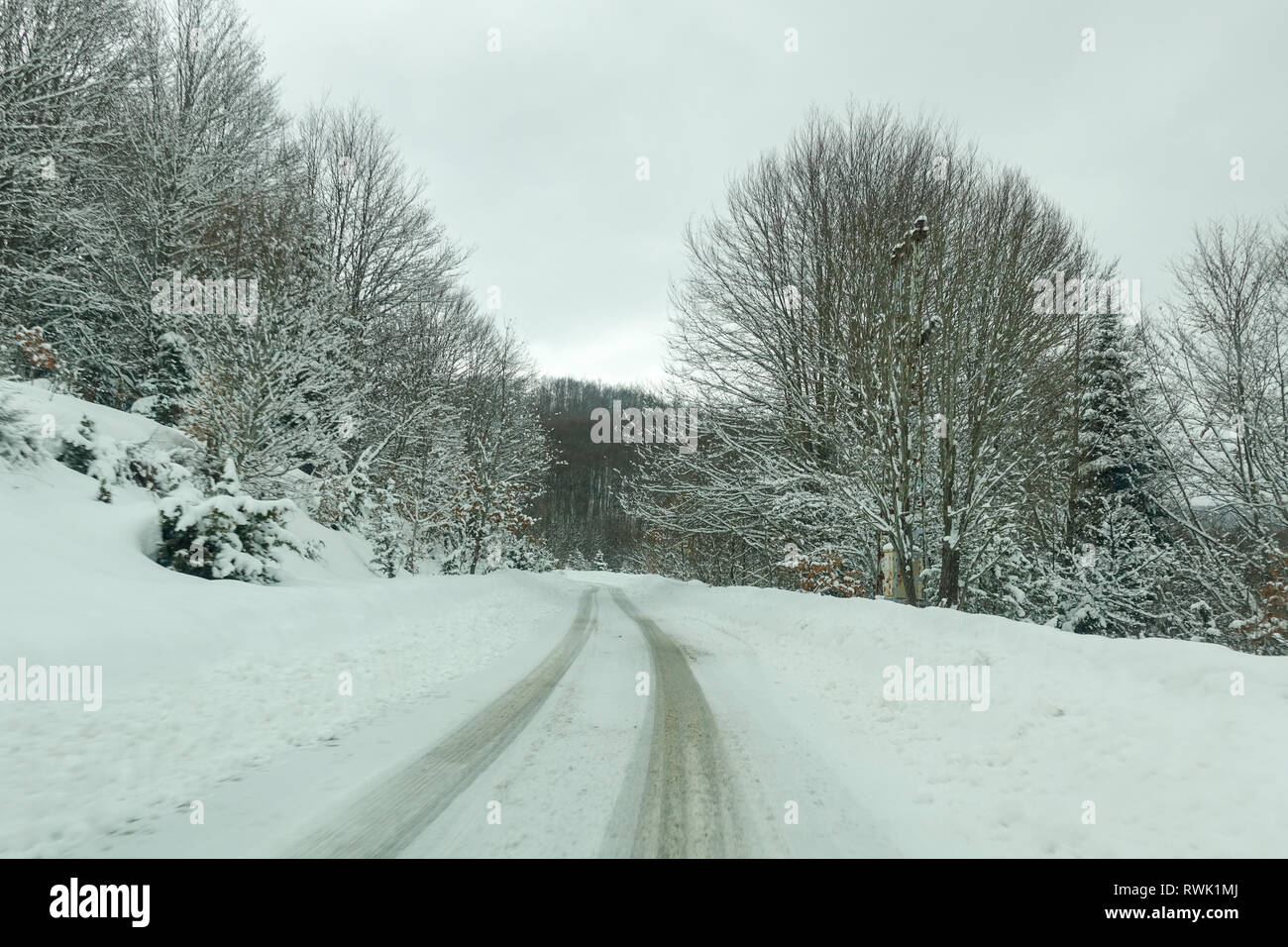 Snowy roads and transportation Stock Photo - Alamy