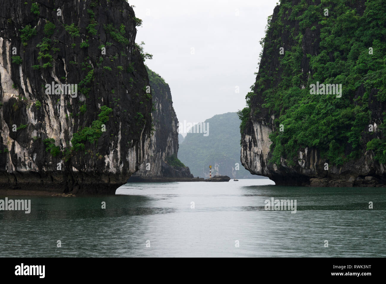 Halong bay Karst landforms in the sea, UNESCO World Heritage Site ...