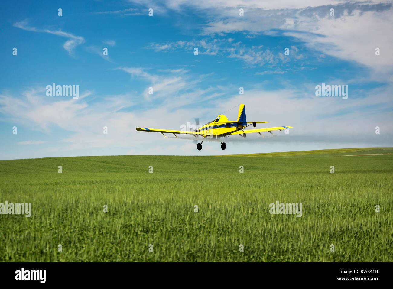 Aerial crop spraying hi-res stock photography and images - Alamy