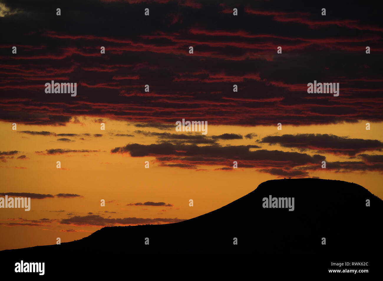 Light pink sunset hi-res stock photography and images - Alamy