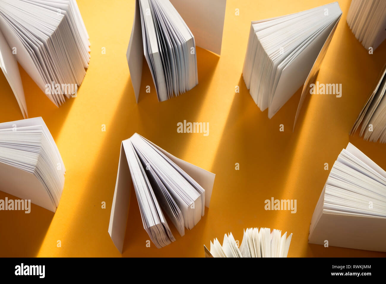 Row of yellow books hi-res stock photography and images - Alamy