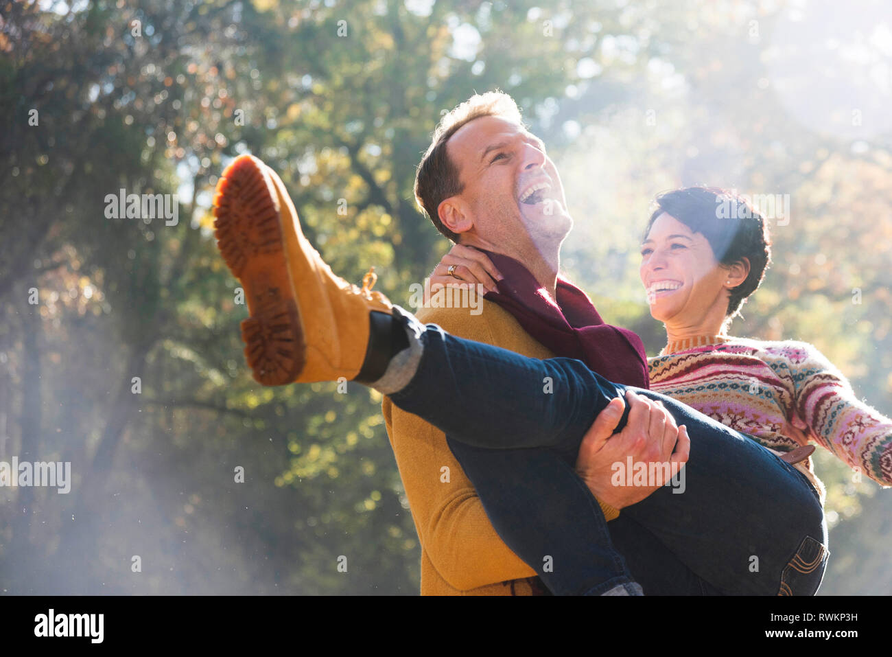 Man carrying woman hi-res stock photography and images - Alamy