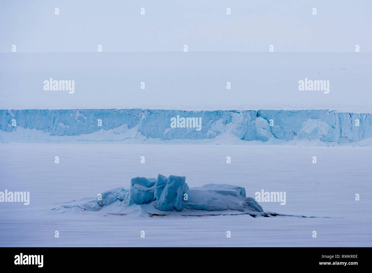 Austfonna polar ice cap hi-res stock photography and images - Alamy