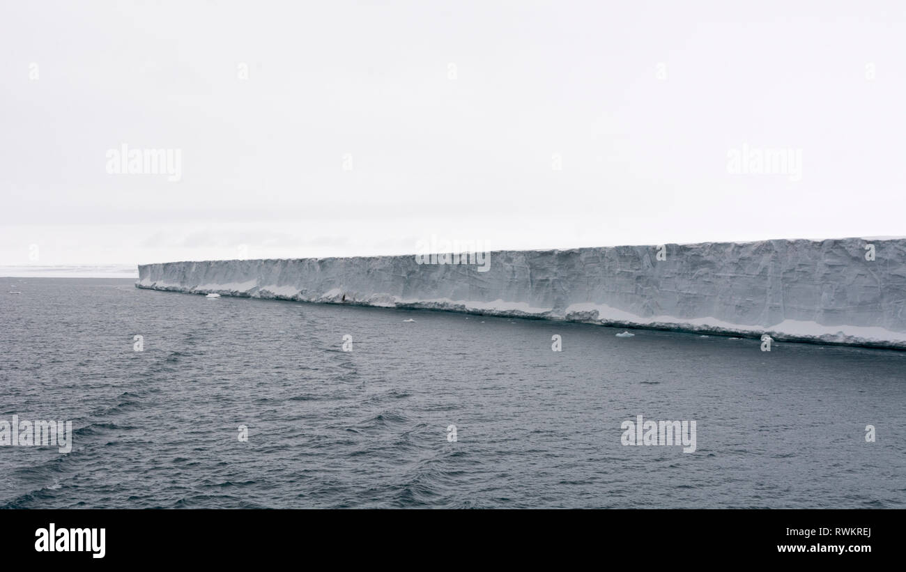 Arctic ocean and ice cliffs of polar ice cap, Austfonna Nordaustlandet ...