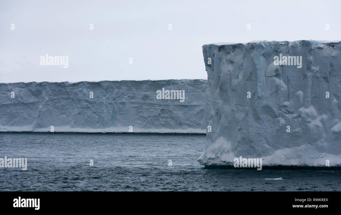 Arctic ocean and ice cliffs of polar ice cap, Austfonna Nordaustlandet ...