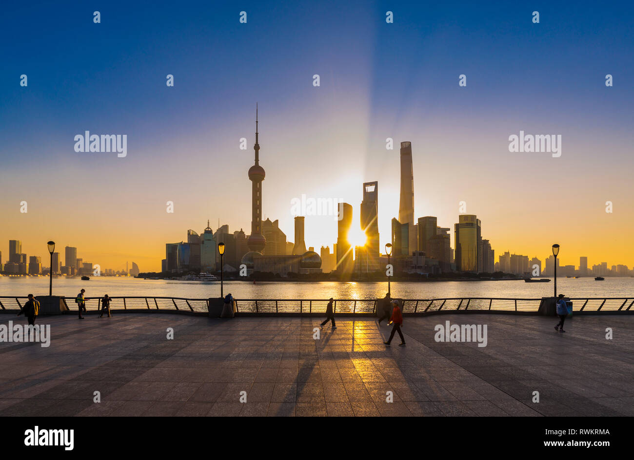 Shanghai sunrise skyline hi-res stock photography and images - Alamy