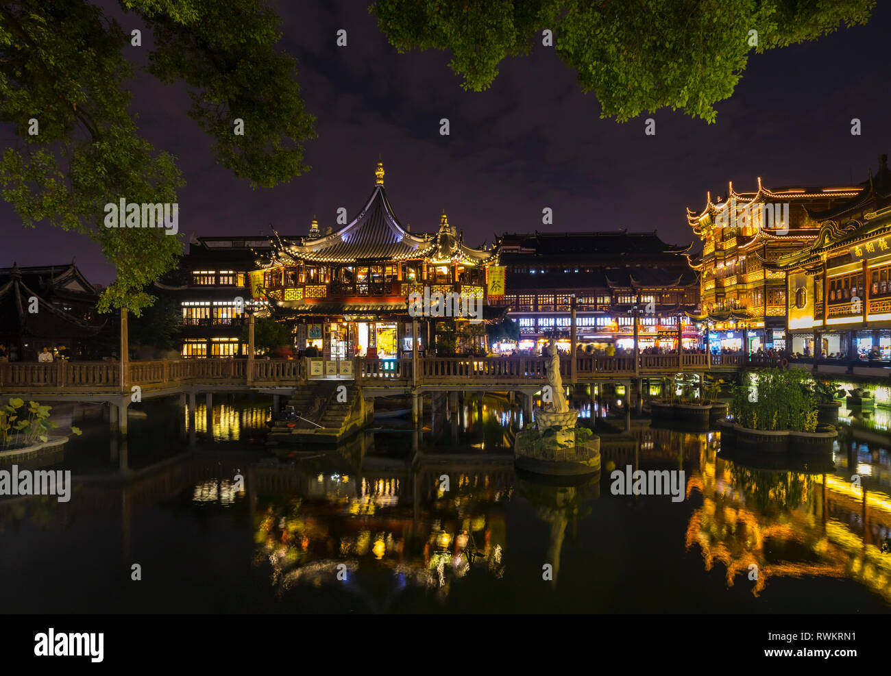 Teahouse in Yu Garden at night, Shanghai, China Stock Photo - Alamy