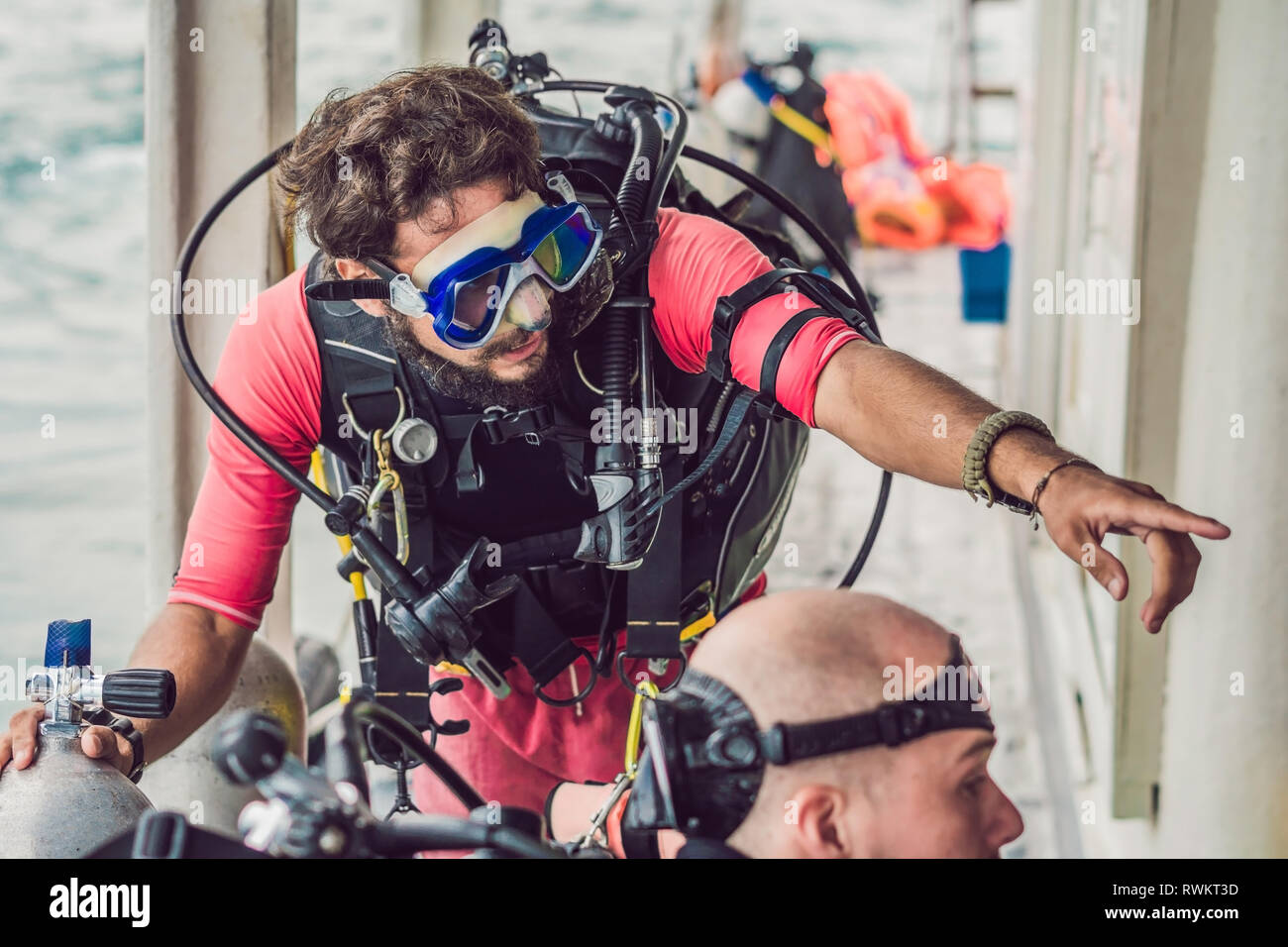 Scuba diver preparing tank diving hi-res stock photography and images ...