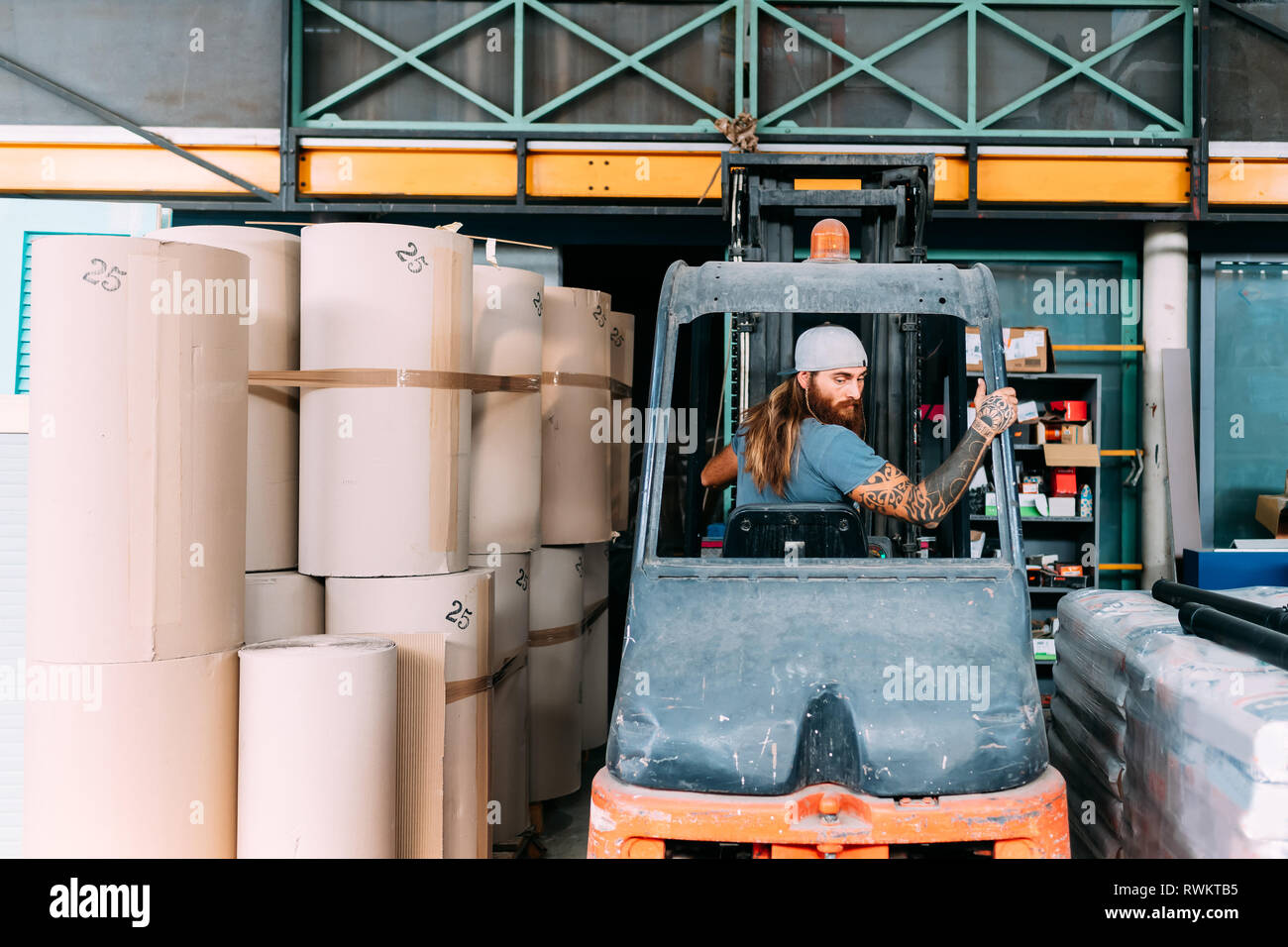 Truck reversing hi-res stock photography and images - Alamy