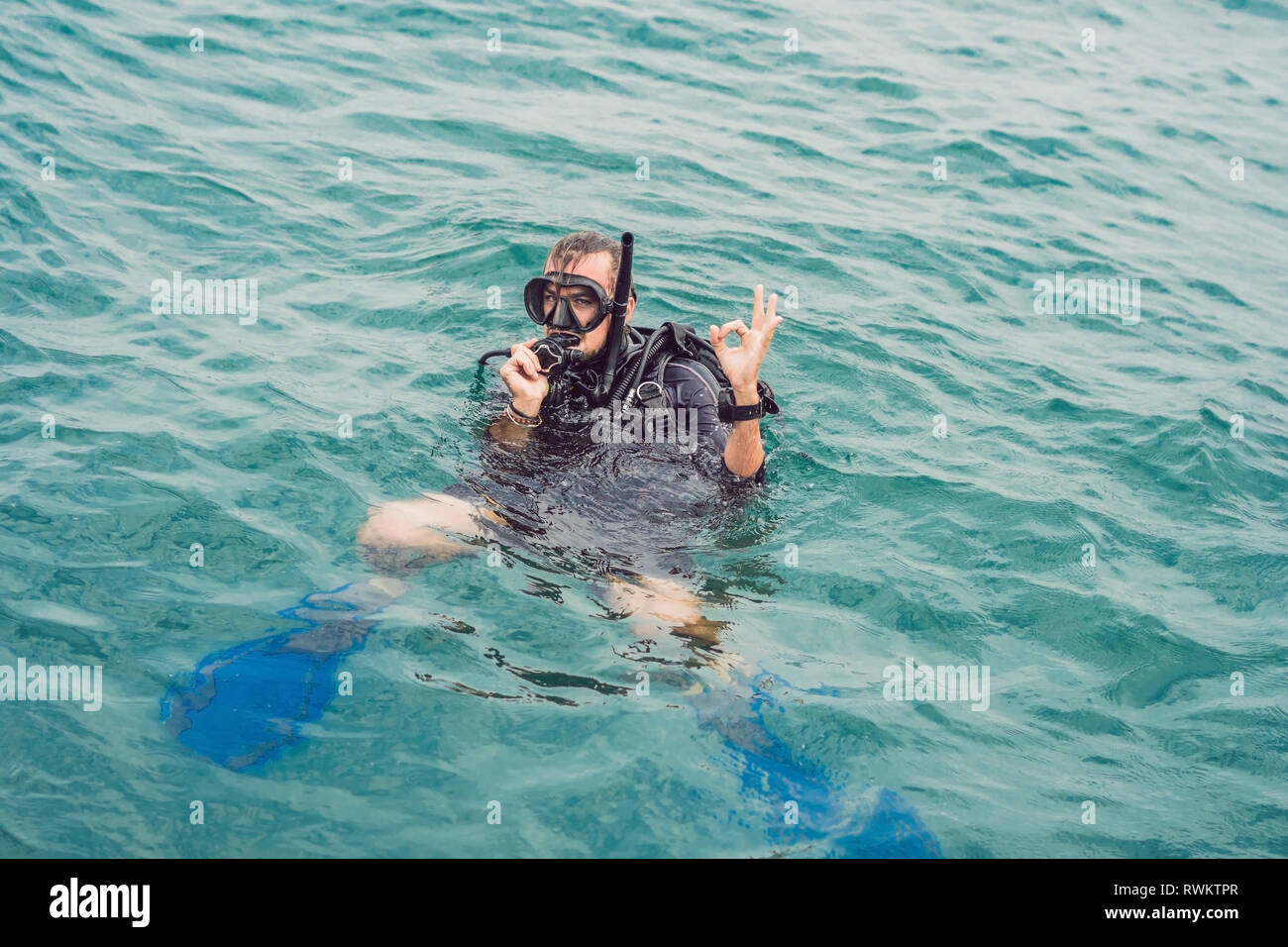 Divers on the surface of water ready to dive Stock Photo - Alamy