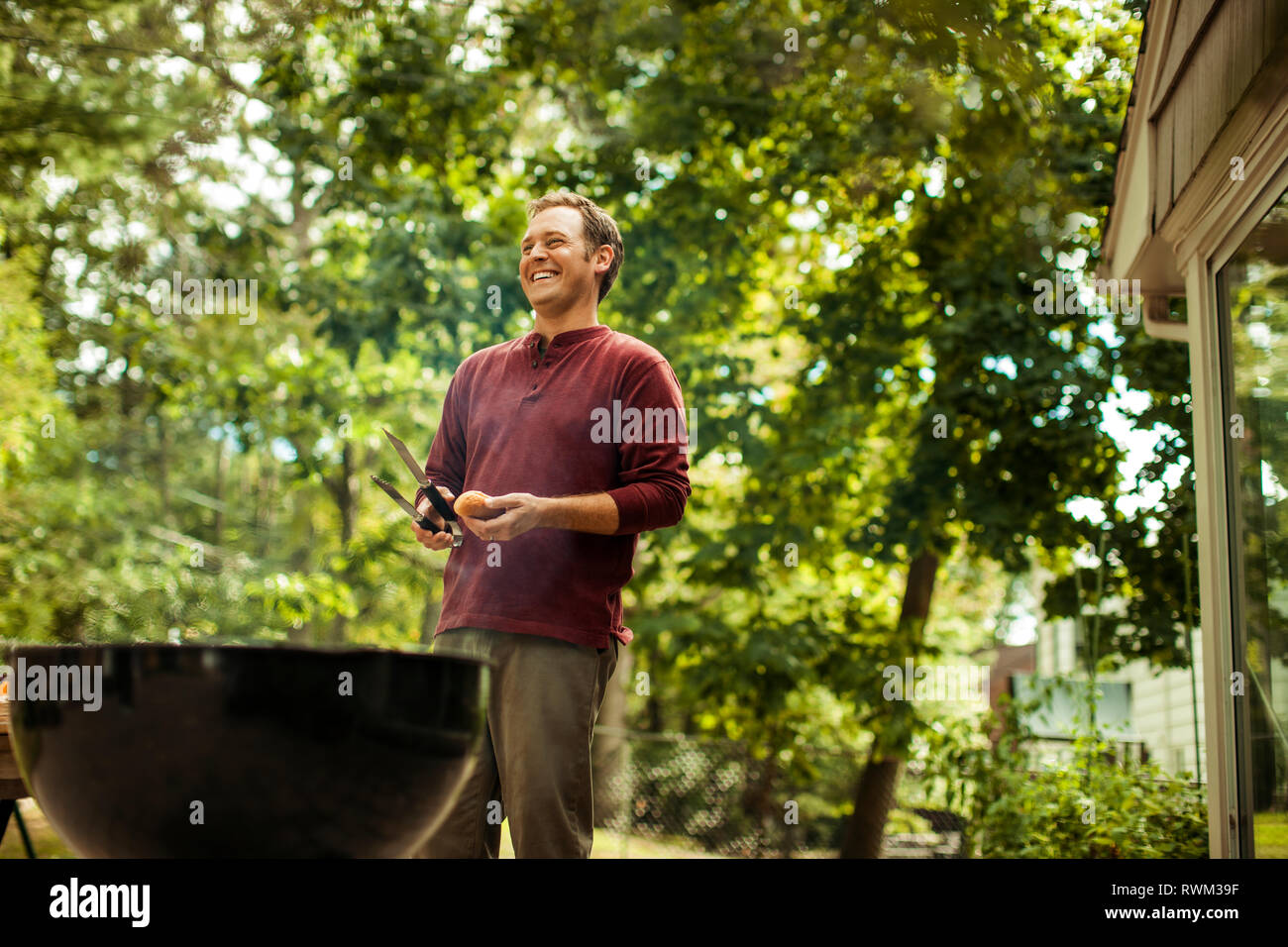 Three people barbecue outside hi-res stock photography and images - Alamy