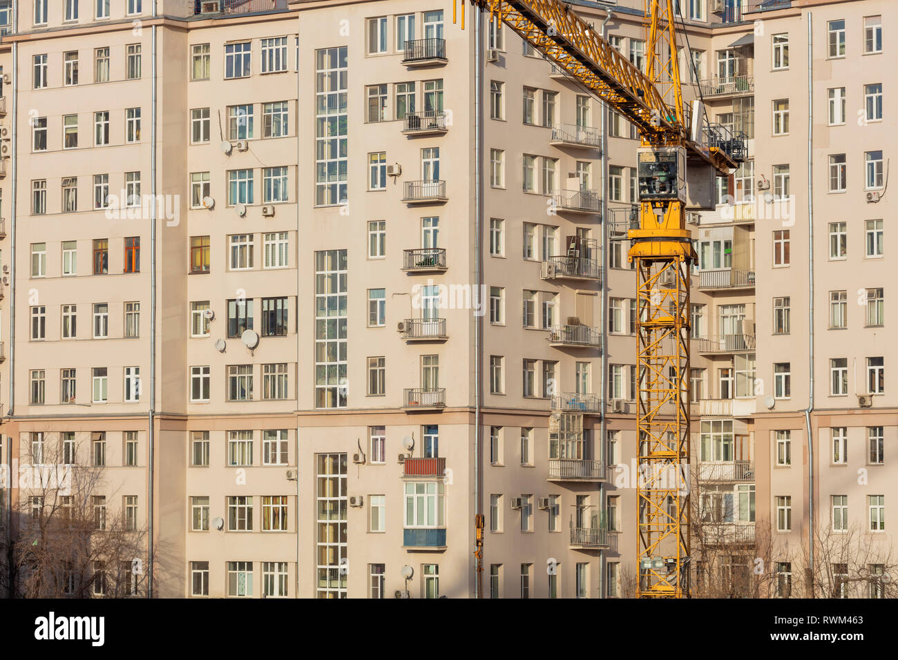 House on the embankment hi-res stock photography and images - Alamy
