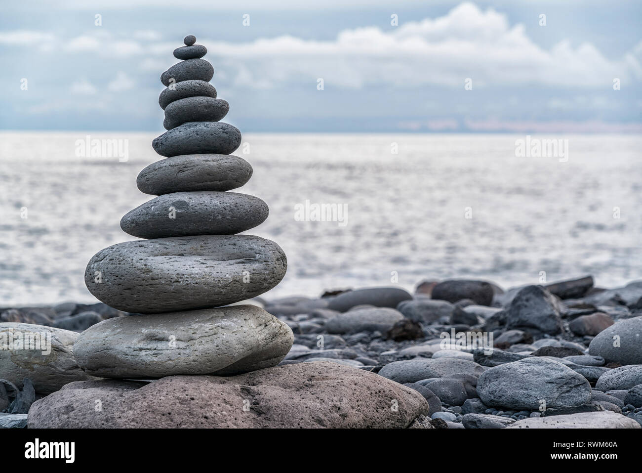 Balanced rocks hi-res stock photography and images - Alamy