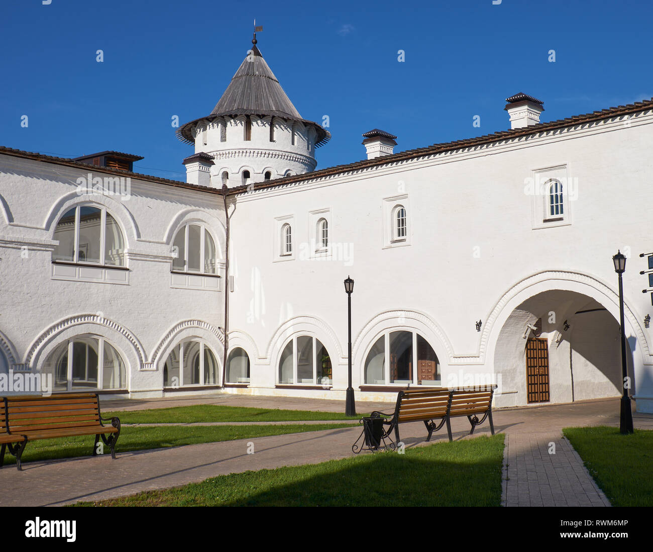 Round corner tower hi-res stock photography and images - Alamy
