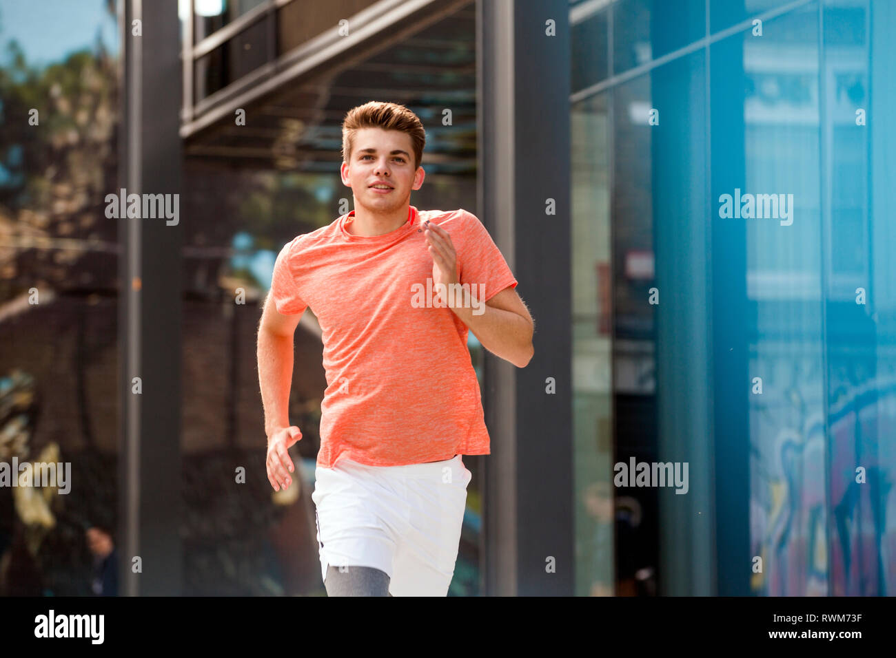 One man running city uk hi-res stock photography and images - Alamy