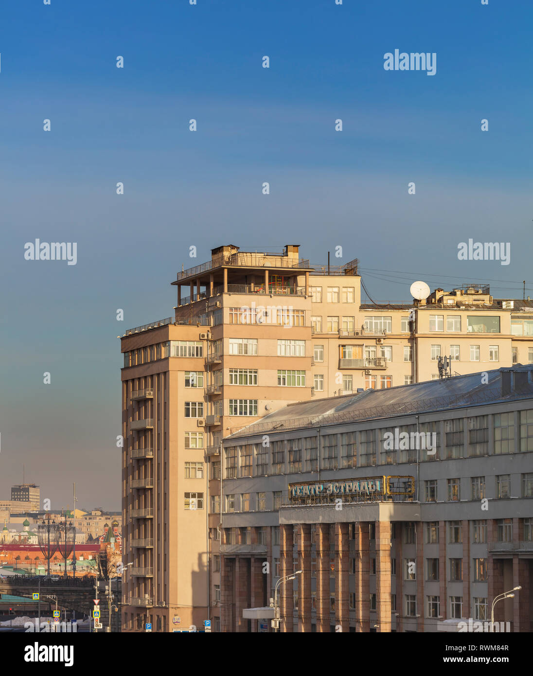 House on the embankment hi-res stock photography and images - Alamy